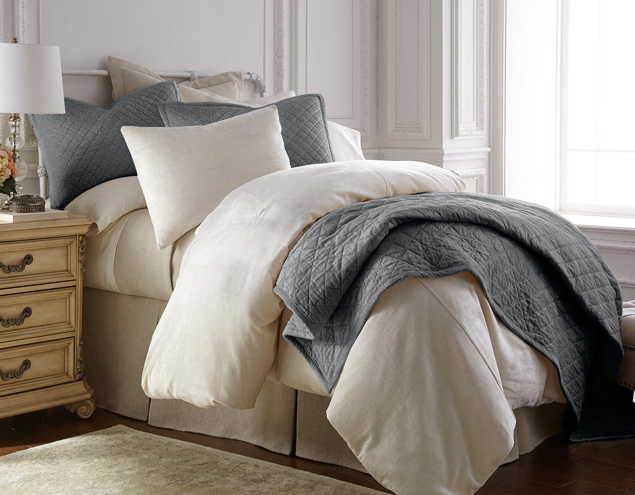 Simone Velvet Bedding – Chic Artique
